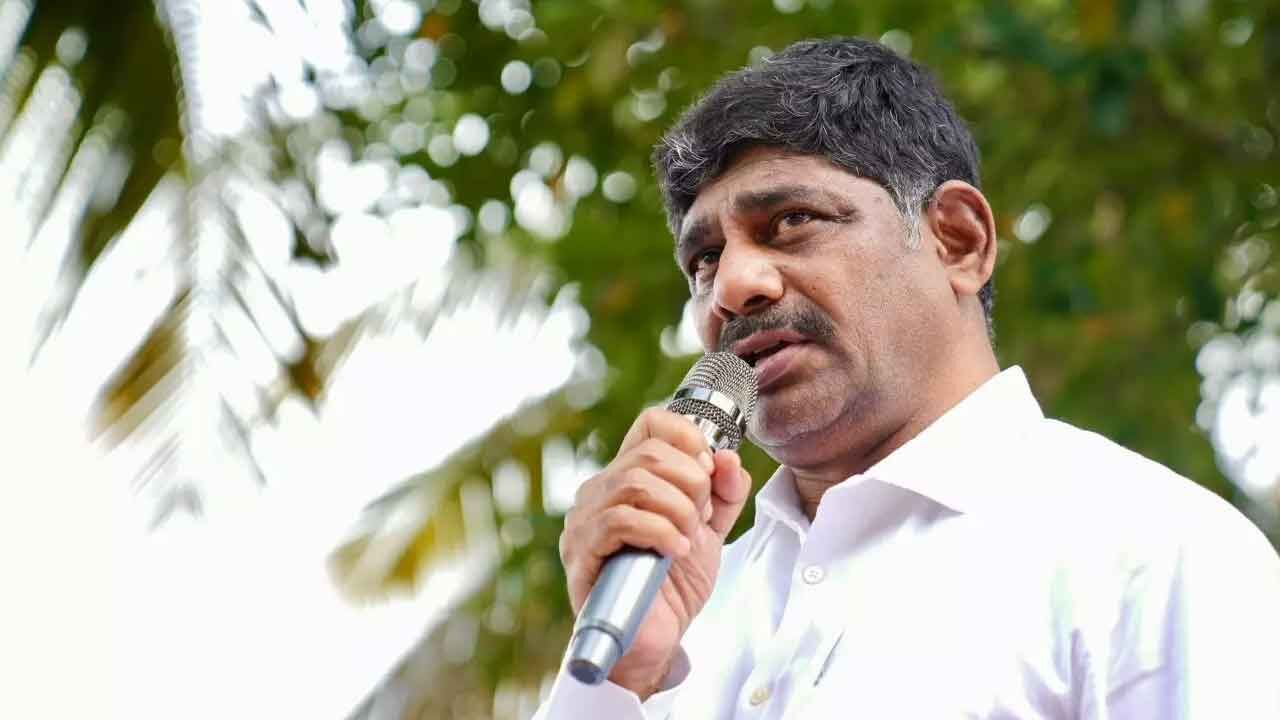 Former MP DK Suresh appears before ED again