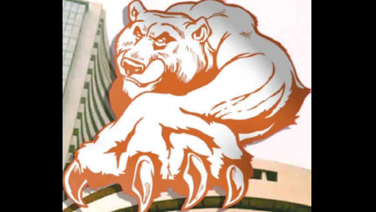 IT, oil stocks drag indices slip into red zone