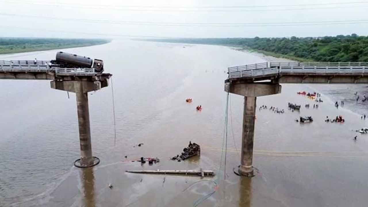 Vadodara bridge collapse: 1 still missing, toll rises to 20