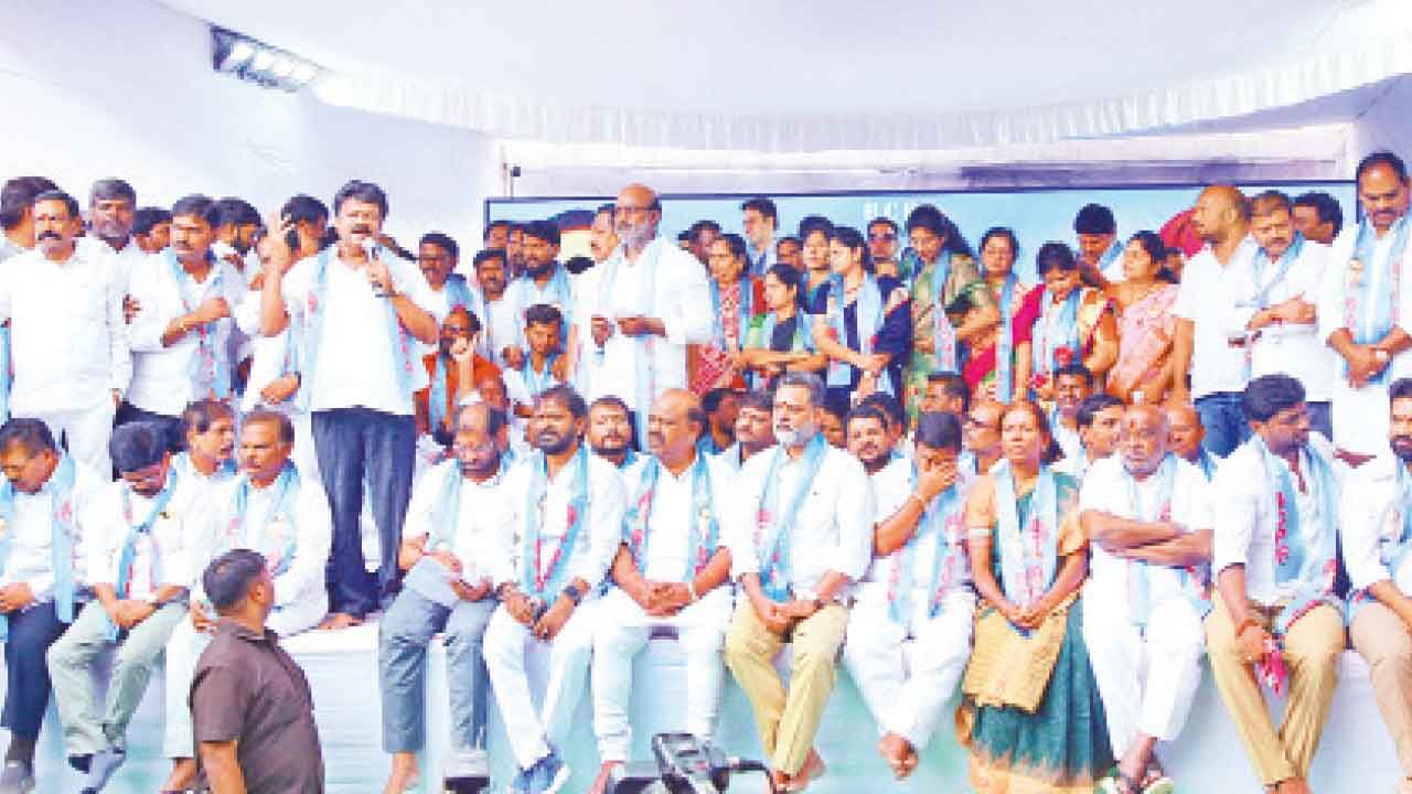 BRS leaders accuse Congress of betraying BCs