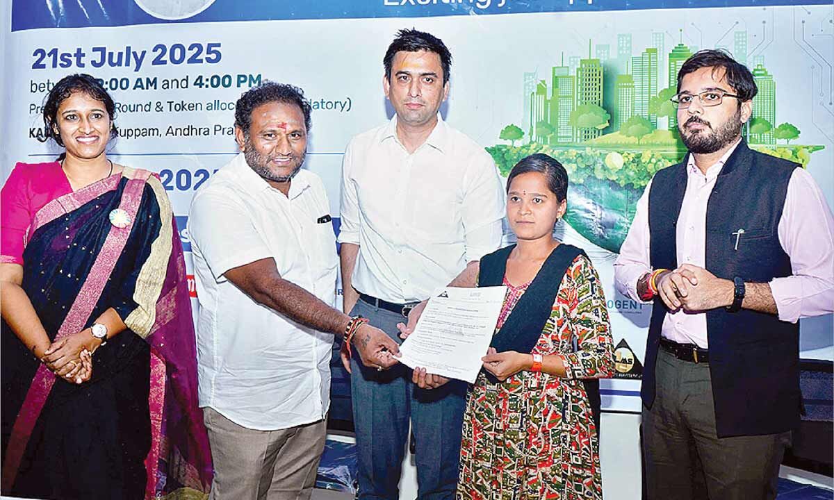 1M1B holds job mela in Kuppam