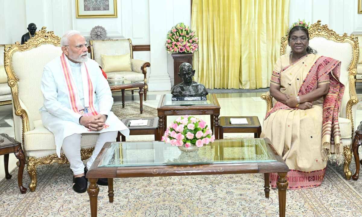 PM Modi meets President Murmu