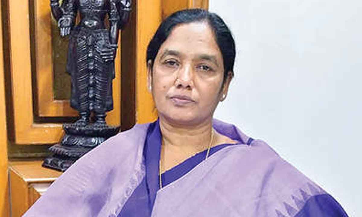 Sunitha slams Prakash Reddy for provocative remarks