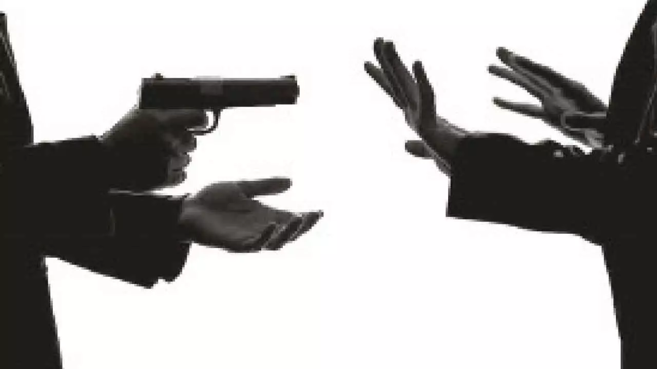 UP cops bust extortion racket in Kanpur; arrest lawyer, aide