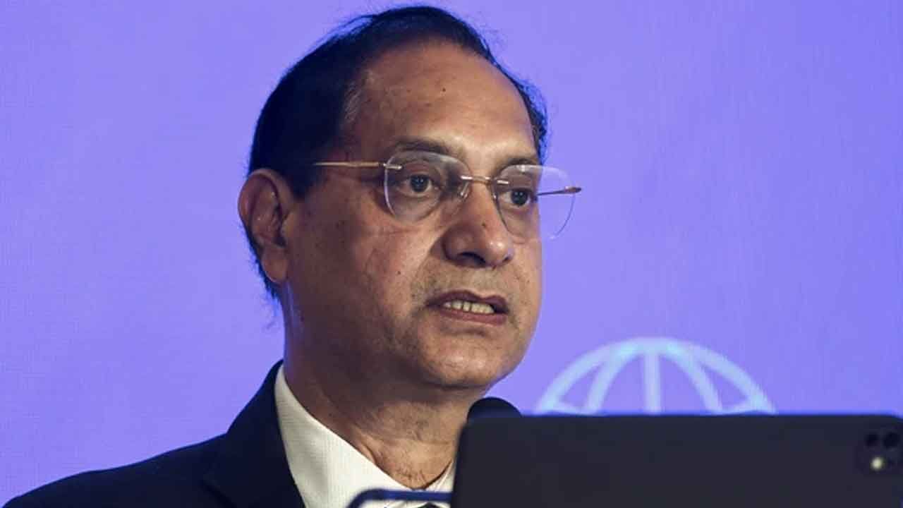 Sebi chief for redefining independent directors