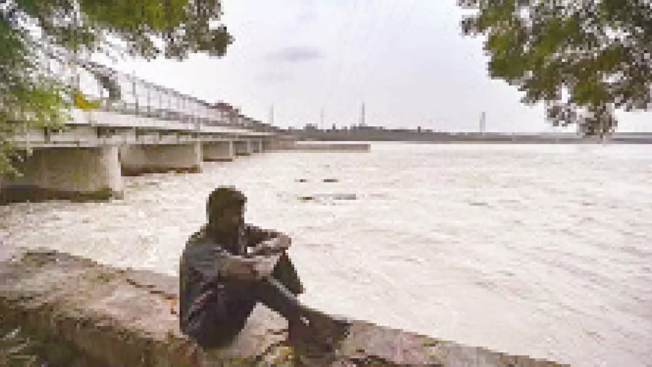 Yamuna water level crosses warning mark