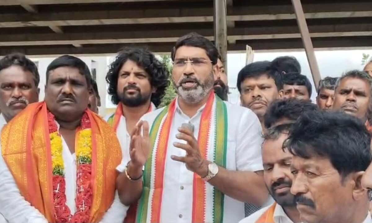 Congress Cadre Hail CM Revanth Reddy and Sampath Kumar in Alampur ...