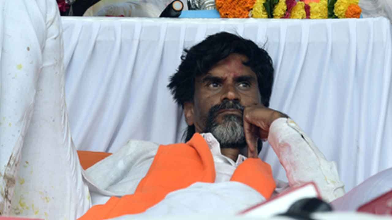 Vacate Azad Maidan as soon as possible: Mumbai Police notice to Jarange ...