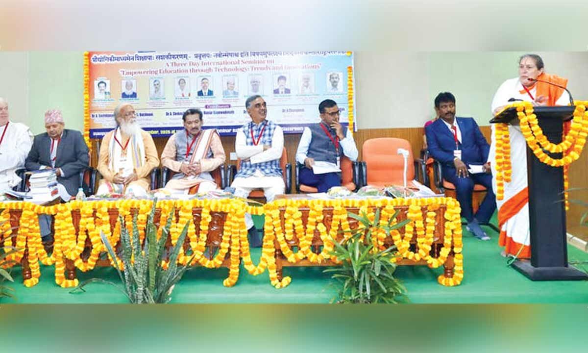 Experts call for blending tradition with technology in Sanskrit education