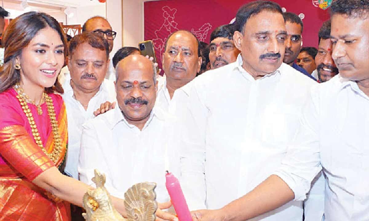 CMR Textiles and Jewellers opens new shopping mall