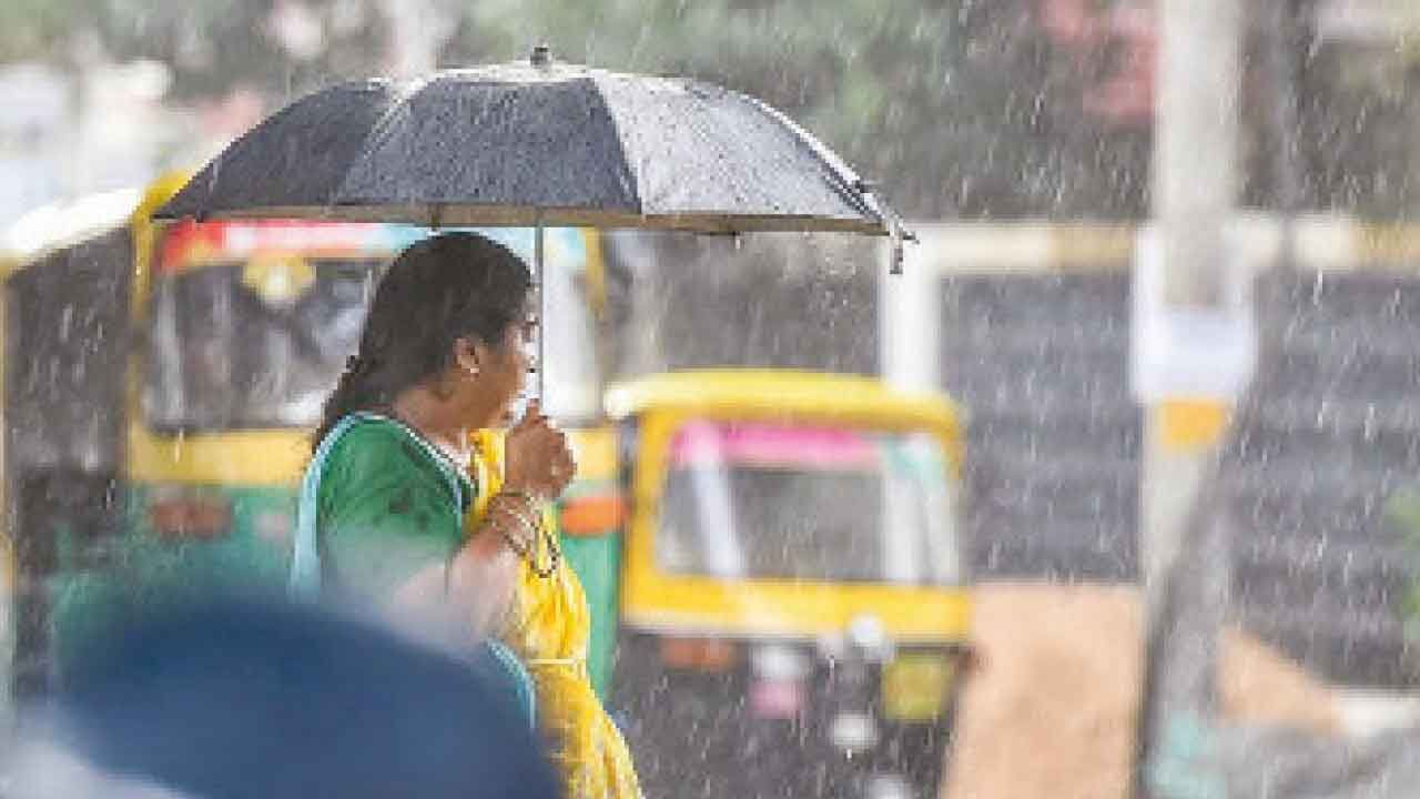IMD forecasts heavy rain across K’taka; orange, yellow alert issued