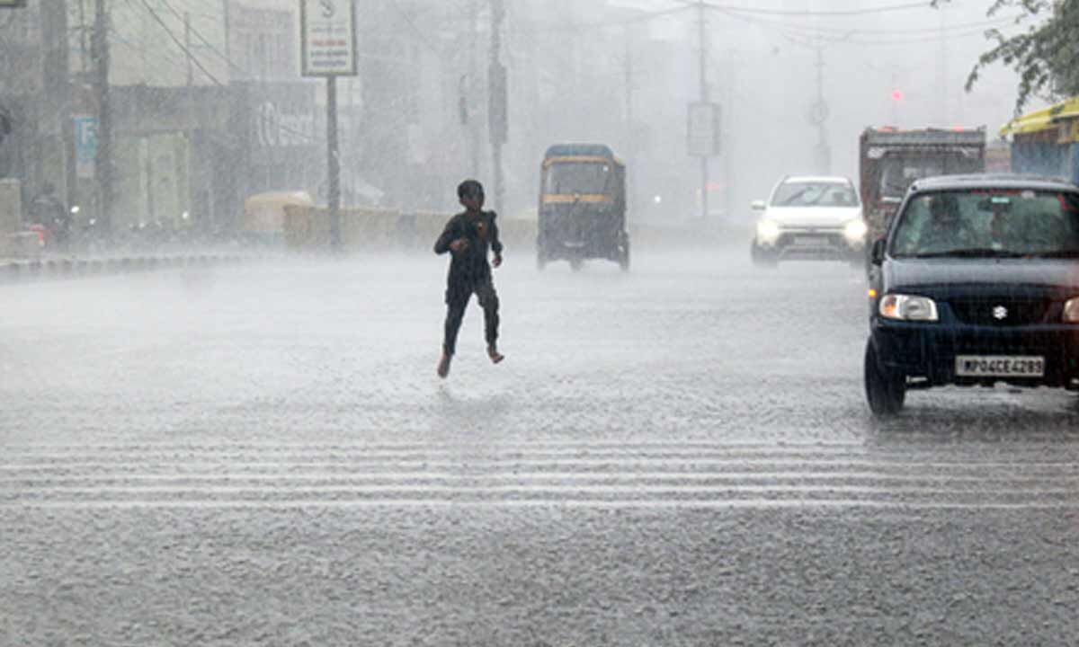 Monsoon lingers on in MP, heavy rain alert issued for Sep 25-26