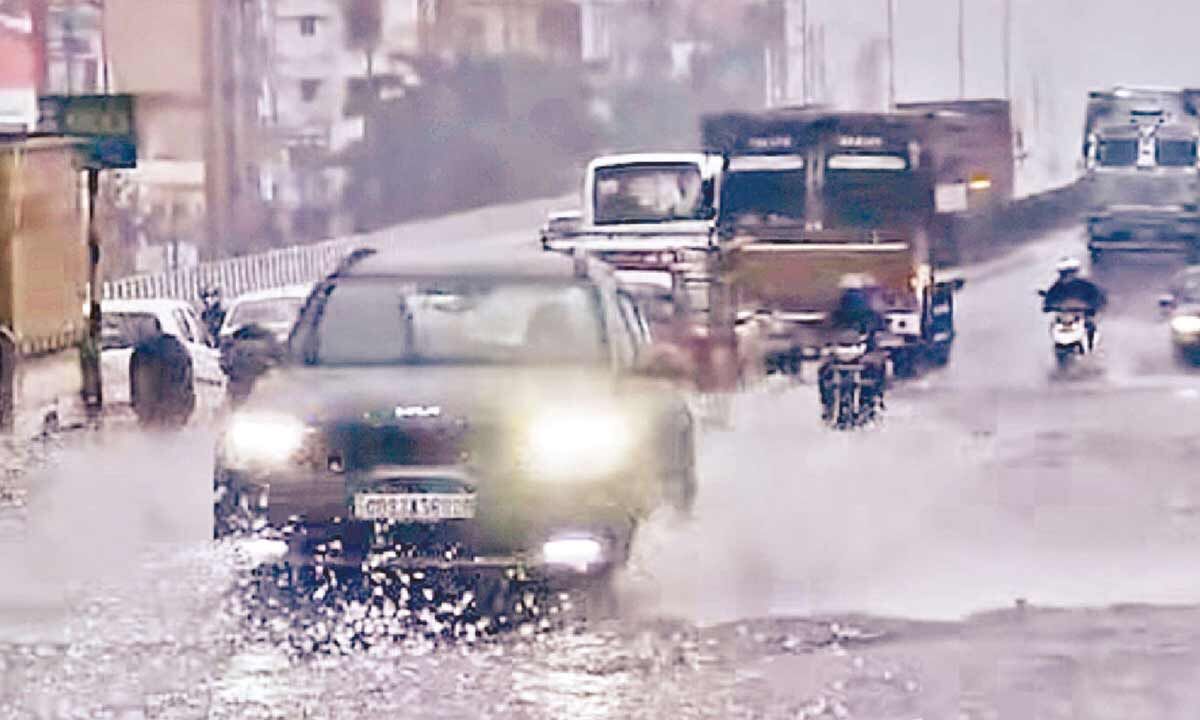 Hyderabad Weather Alert: Light Rain, Thunderstorms, and Strong Winds Today