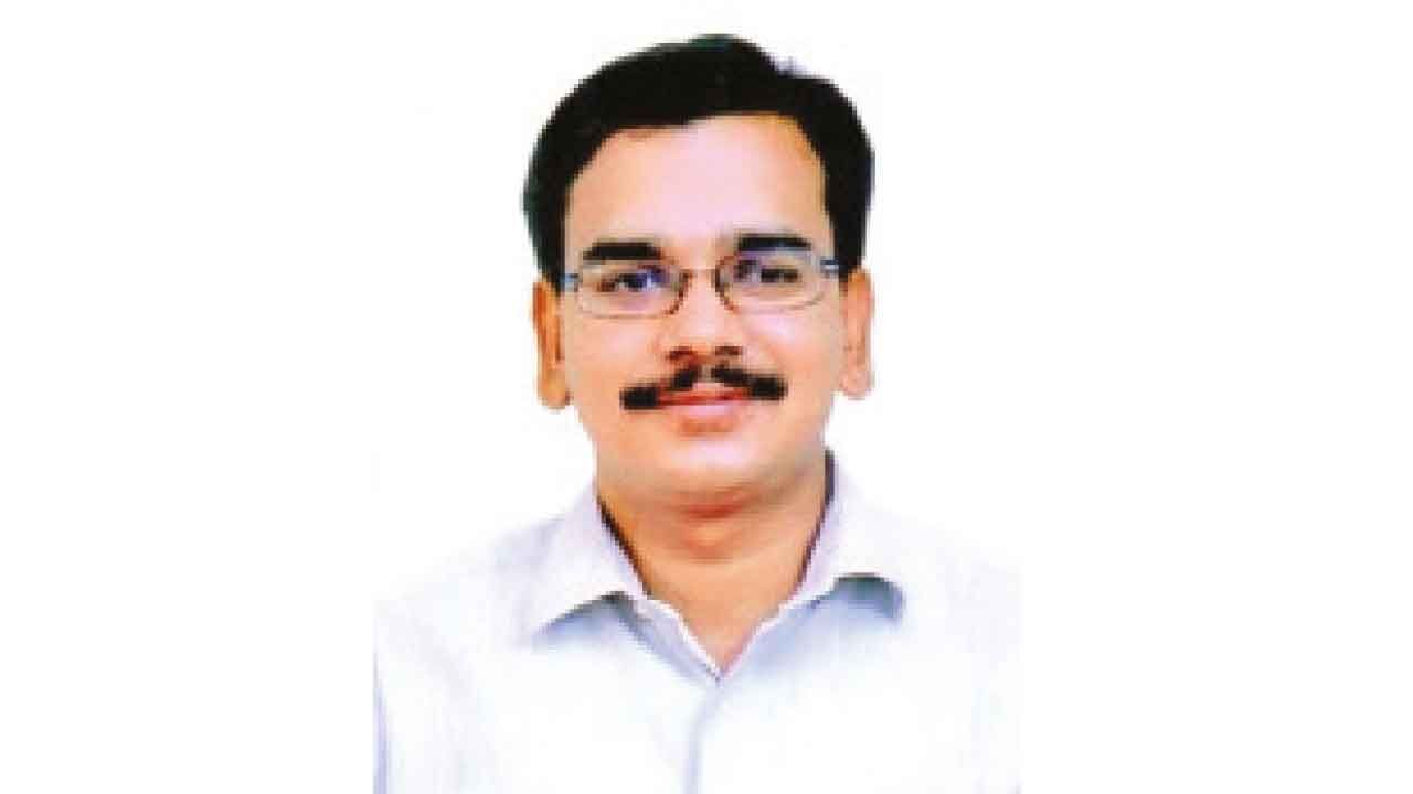 Suresh Kumar takes charge as PIB Director