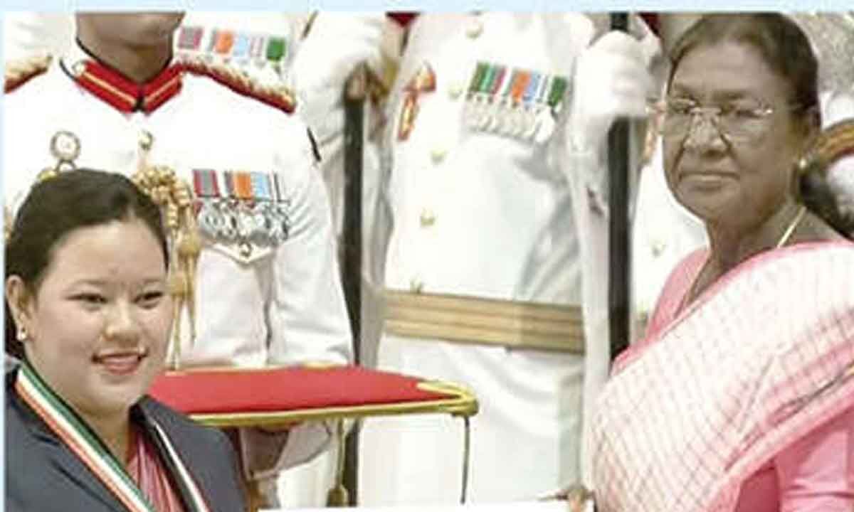 Prez bestows Pritika with MyBharat-NSS Award