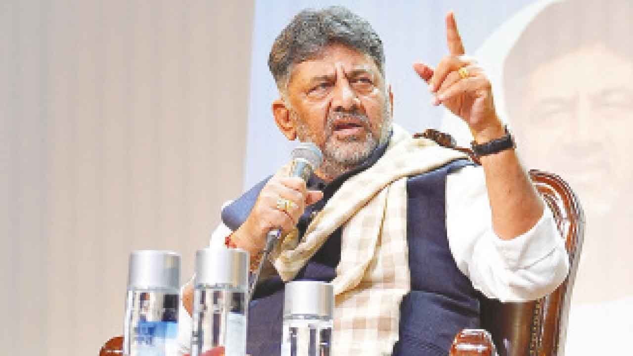 Throwing a shoe at CJI wrong: Shivakumar