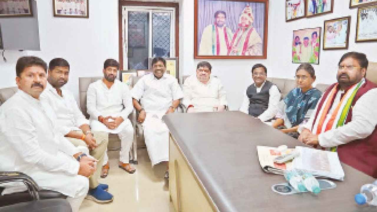 Congress battles internal dissent over JH bypoll