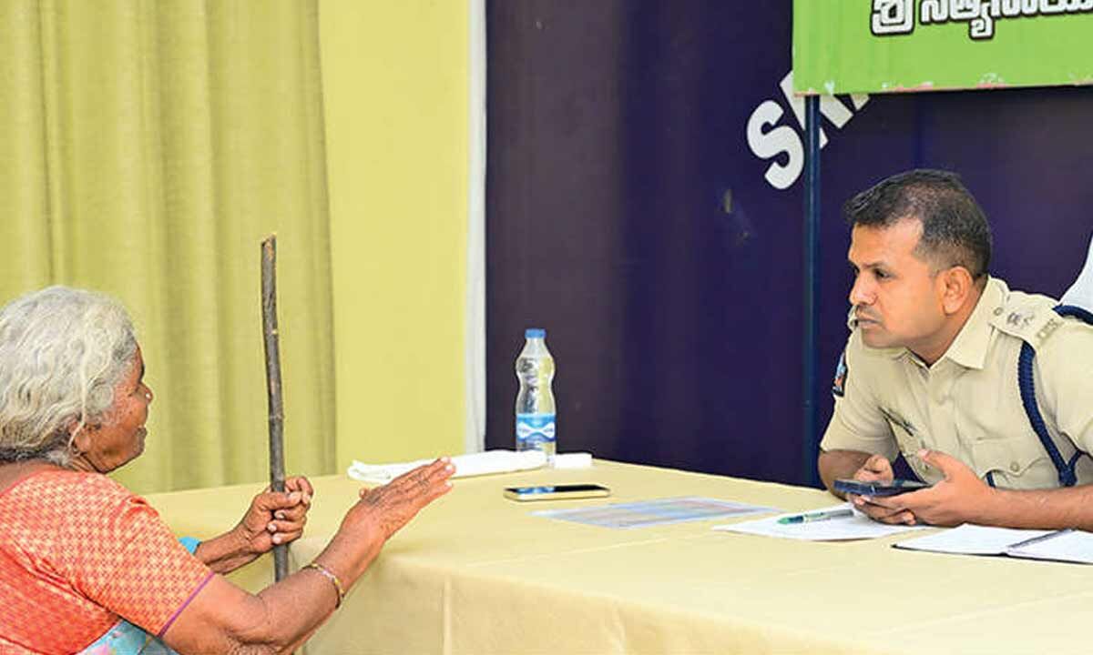 Ensure speedy disposal of grievances, SP tells officials