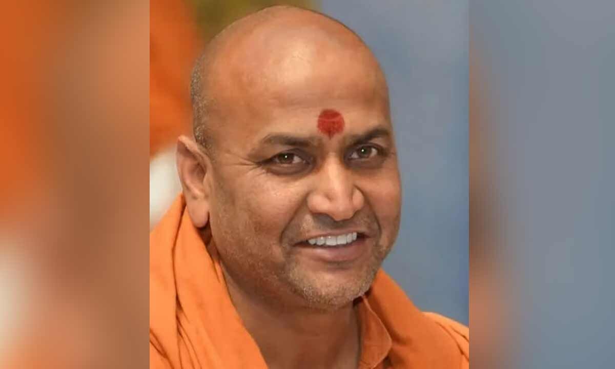 Controversial Remarks Lead to District Entry Ban on Kadisiddheshwara Swamiji in Vijayapura