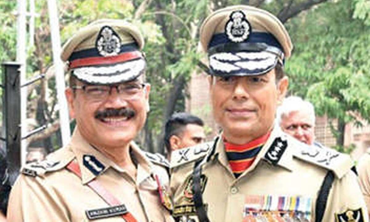 Chance reunion of 1990 batch IPS officers