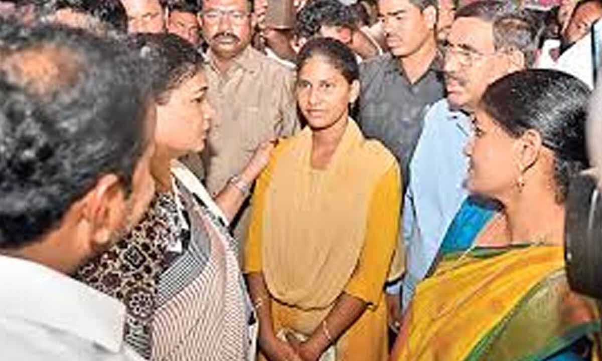 Ministers condole Lakshmi Naidu family