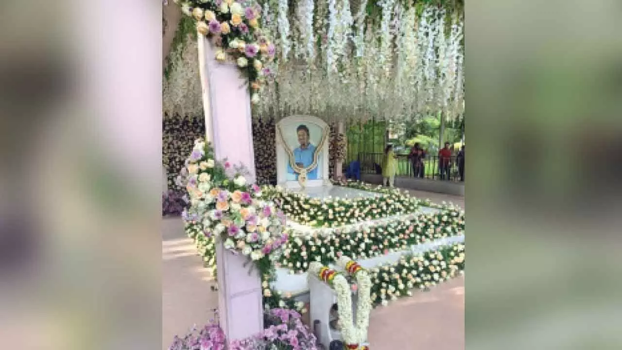 Fans pay tribute to Puneeth Rajkumar on his 4th death anniversary