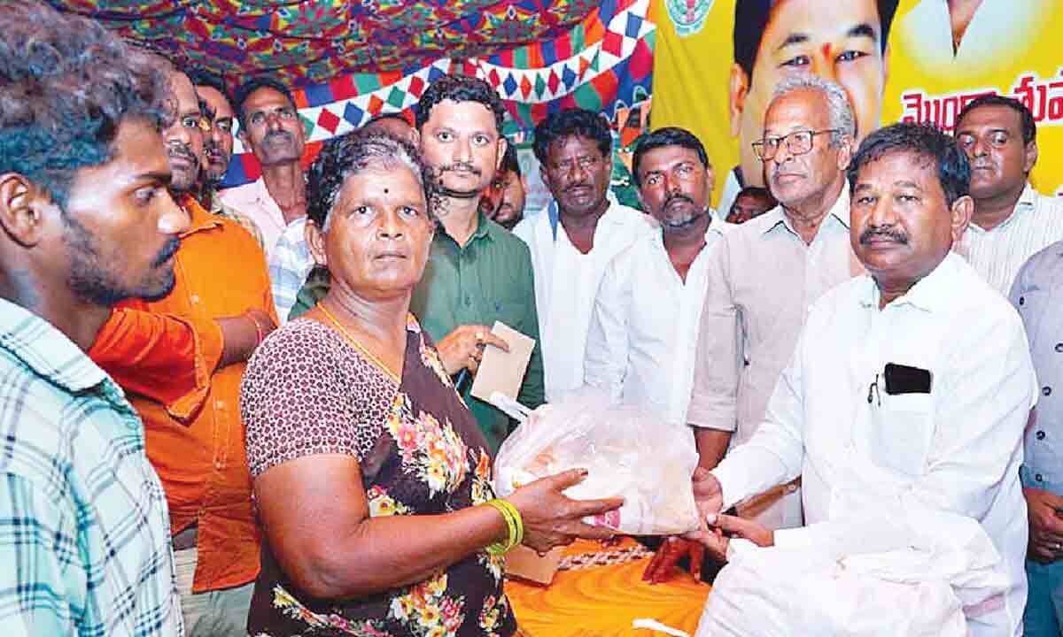 All cyclone-hit farmers will get compensation: Swamy