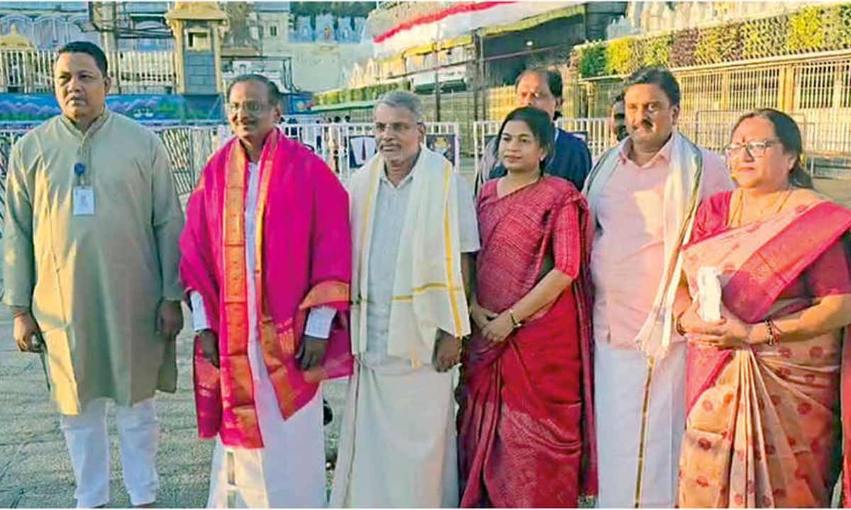 Isro team prays at Tirumala ahead of CMS-03 launch