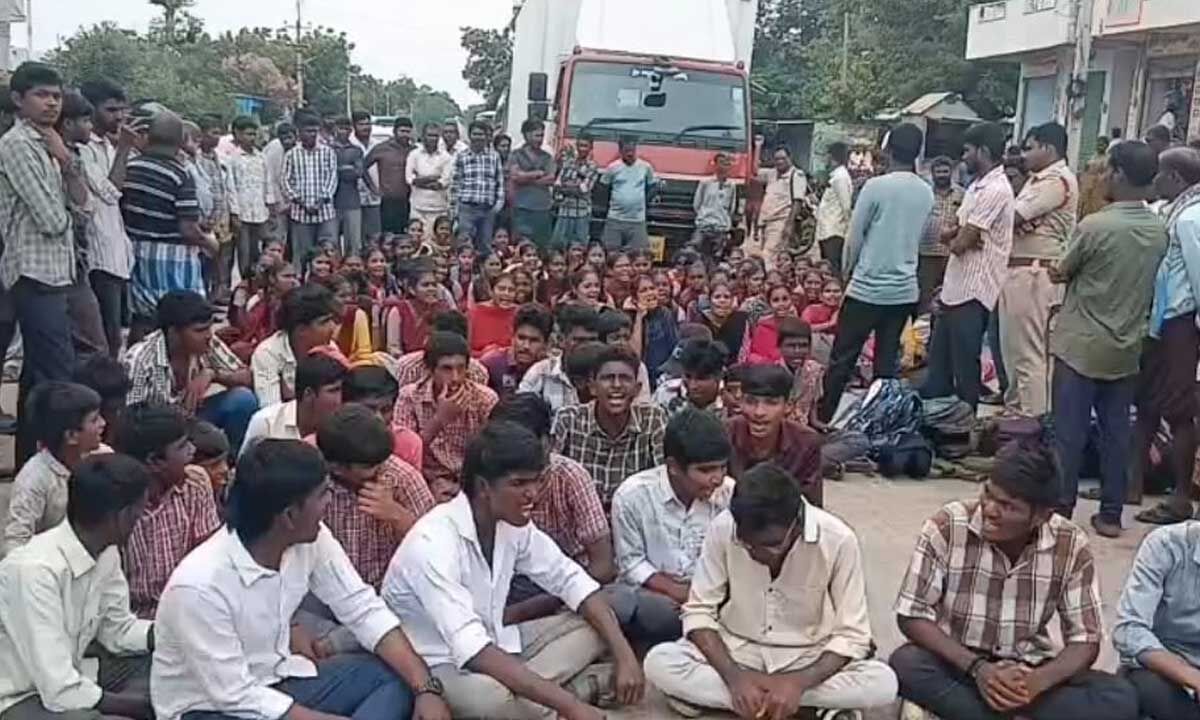 Students Stage Roadside Protest in Aiza Mandal Over Non-Stopping Buses ...
