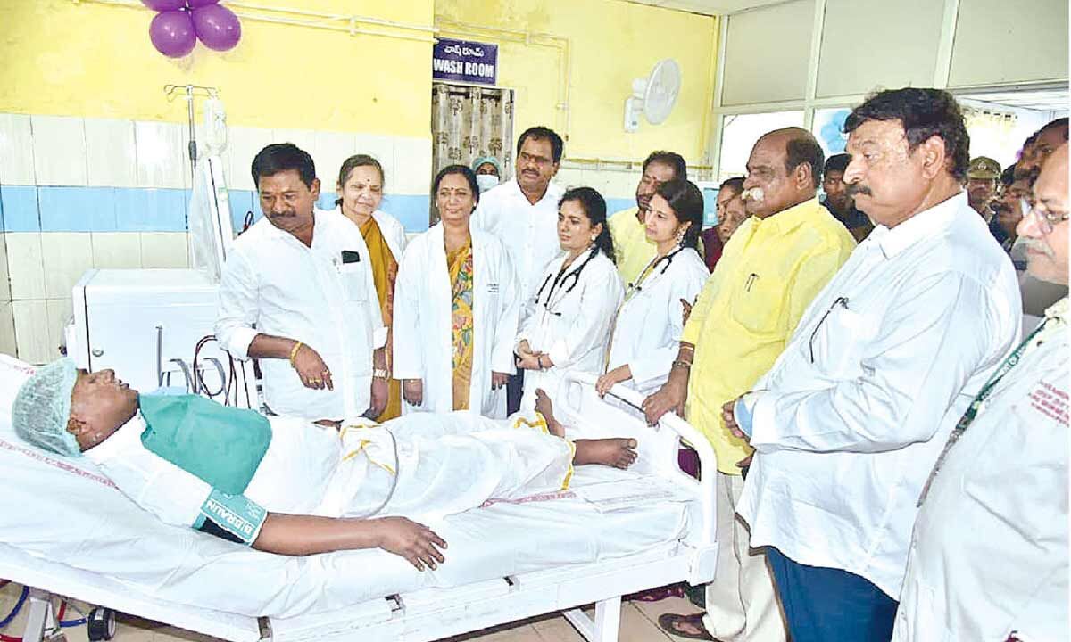 Minister reviews arrangements for CII Partnership Summit