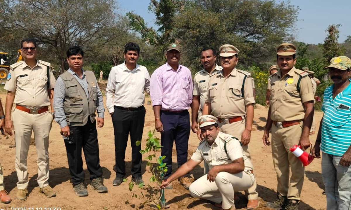 Forest Officers Condemn Attack on Section Officer in Kollapur Range