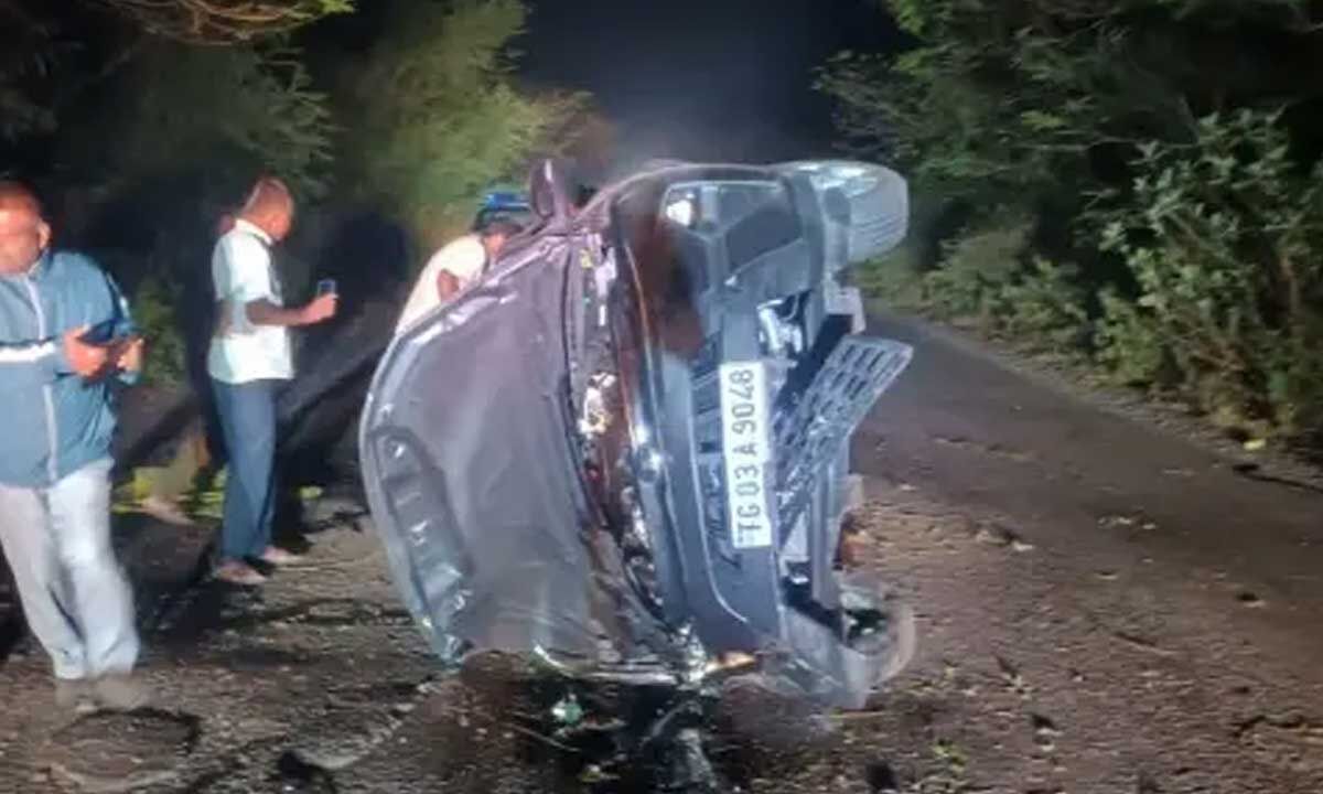 Two killed after car crashes into a tree in Hanumakonda