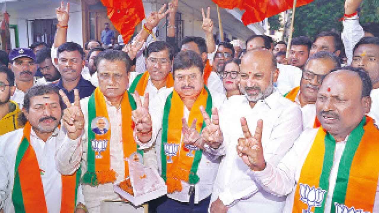 Bandi Sanjay pushes ‘saffron surge’, hits out at Cong & BRS