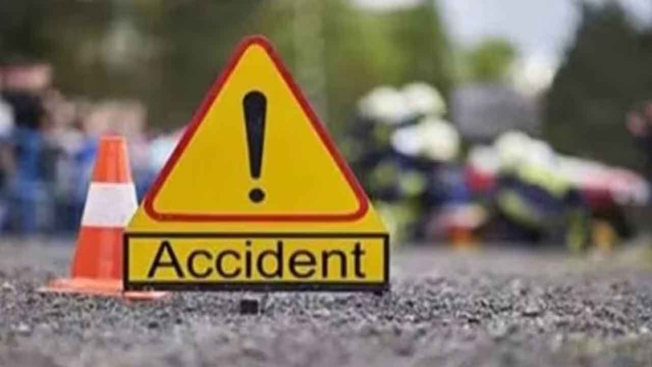 Telangana: Two killed in lorry and bus collision in Jangaon district