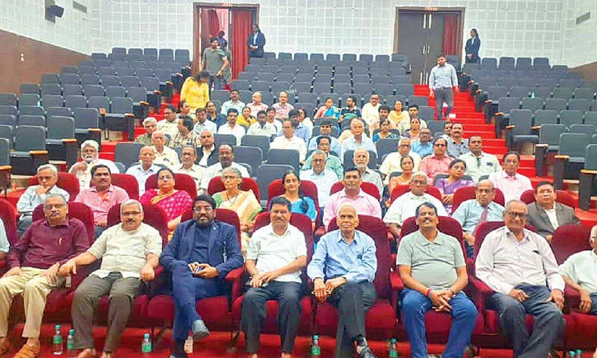 AU alumni come forward to contribute generously to alma mater