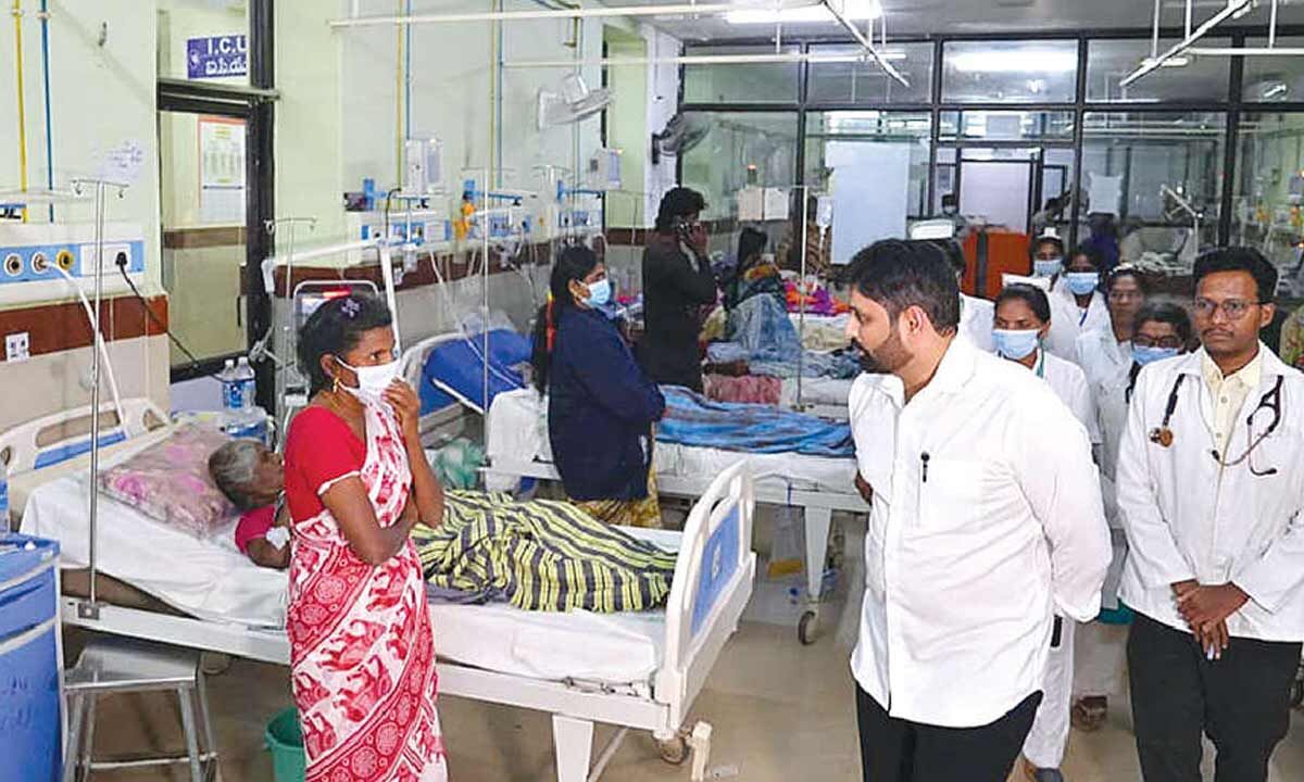 MP Putta inspects govt hospital