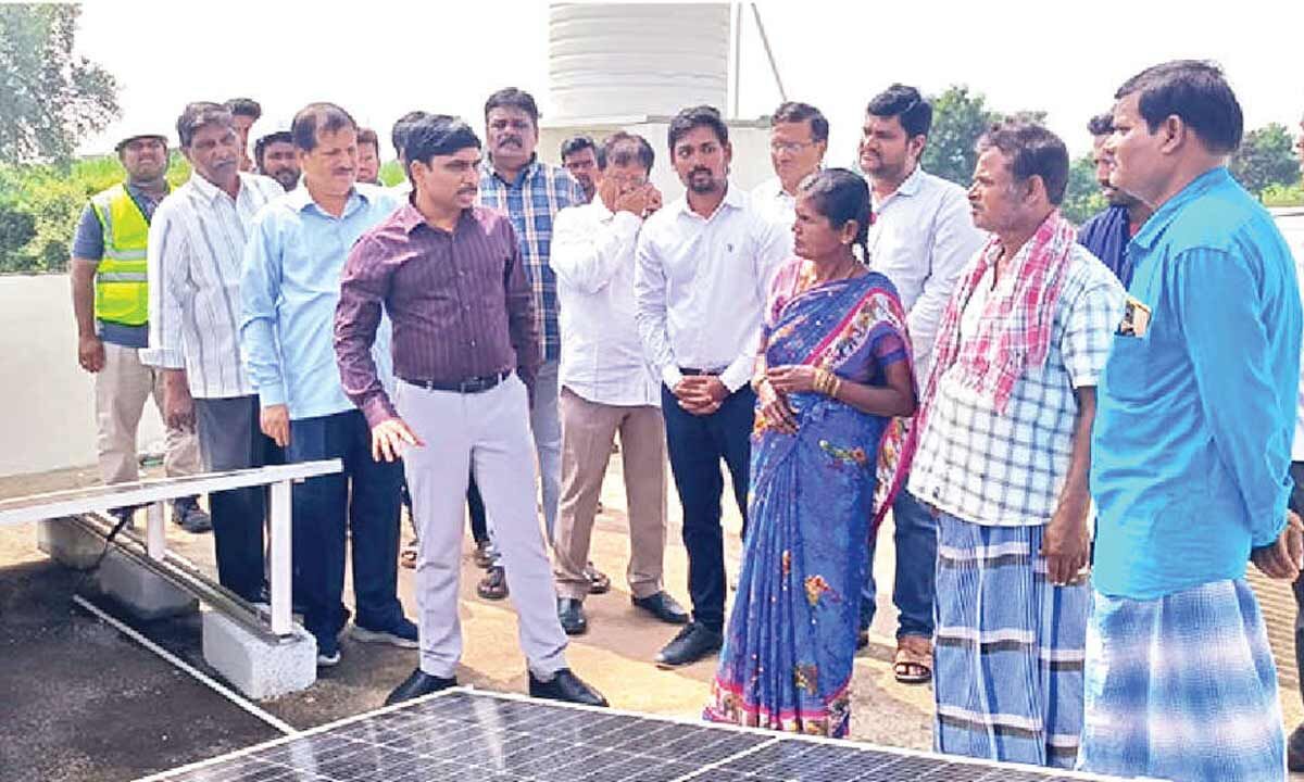 APSPDCL CMD inspects rooftop solar system in Kuppam