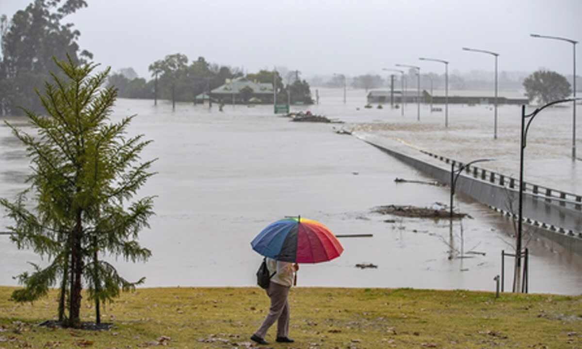 Support on the way after Australia's Darwin hit by Tropical Cyclone Fina