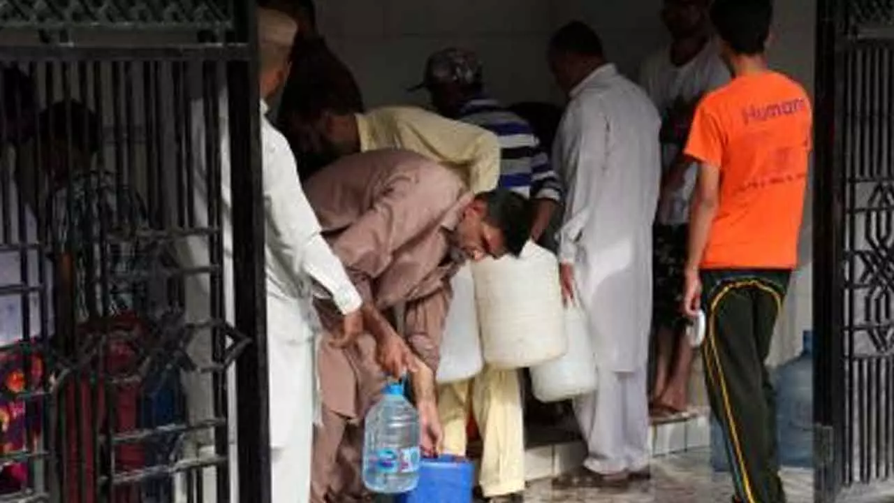 Pakistan: Residents of Karachi hold protest against water shortage