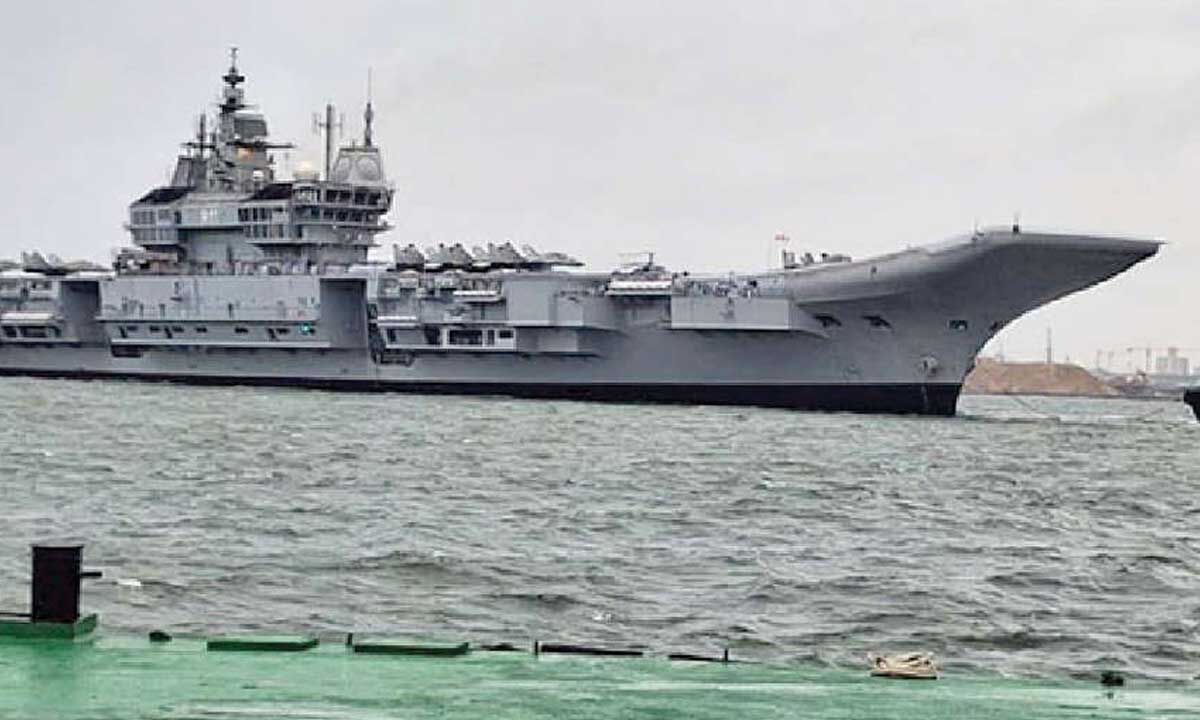 INS Vikrant and INS Udaygiri take part in IFR 2025 in Colombo