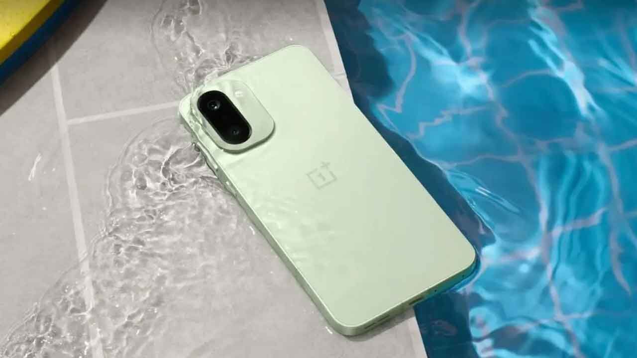 OnePlus Ace 6T Debuts With Snapdragon 8 Gen 5 and Massive 8,300mAh Battery