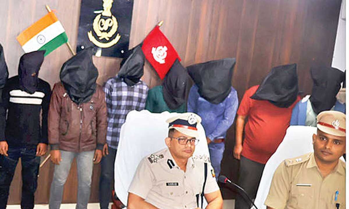 Burglary gang busted, 14 arrested