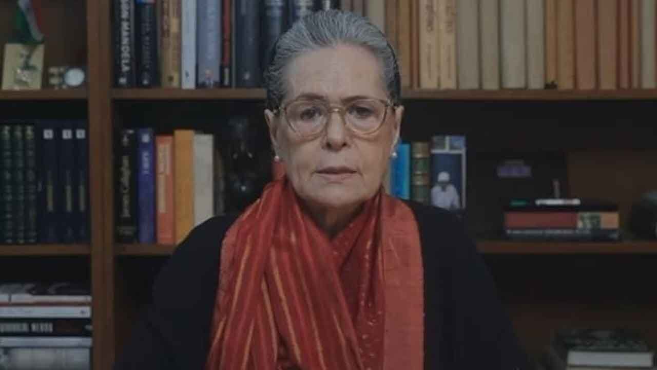 Modi govt bulldozed MGNREGA, alleges Sonia