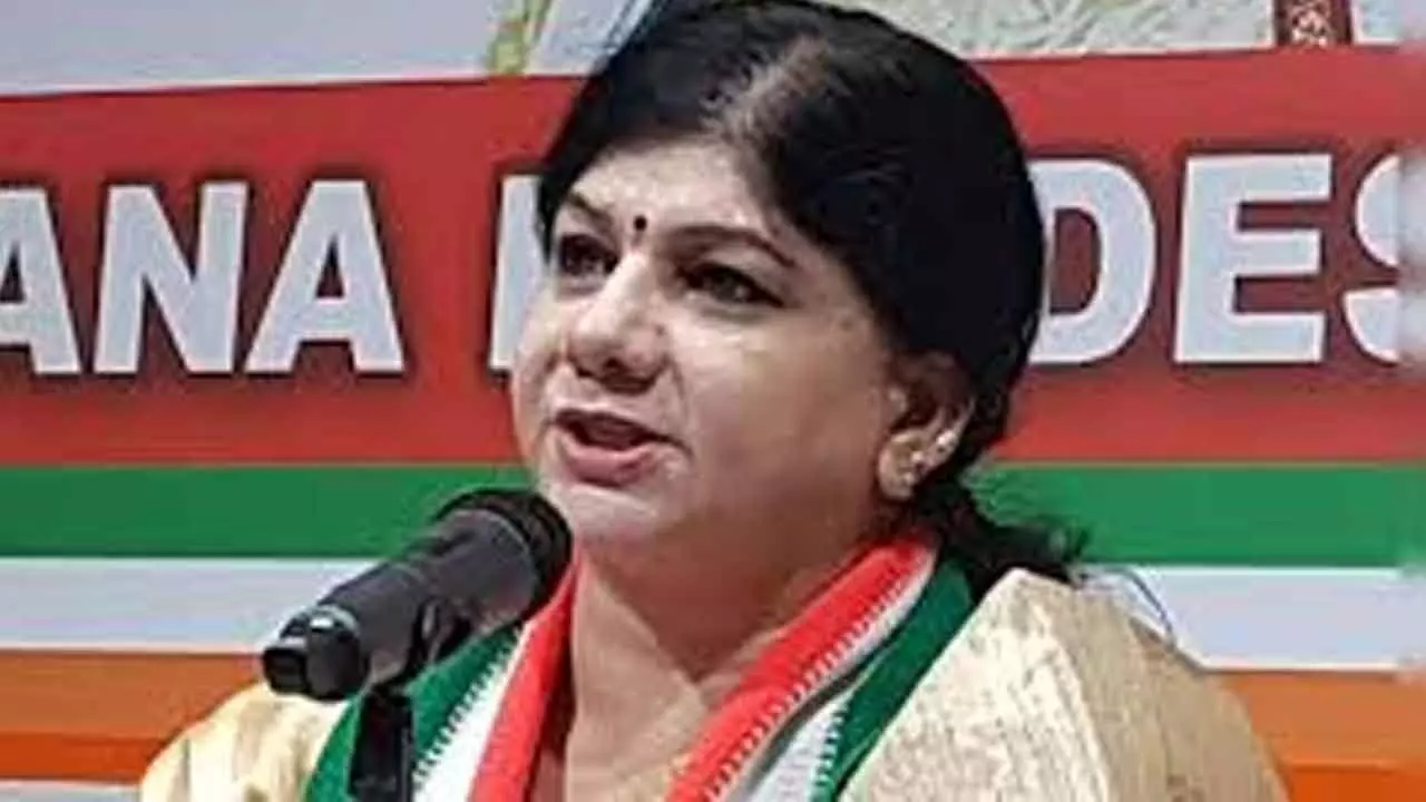 Telangana Mahila Cong chief flays actor Shivaji over comments on women