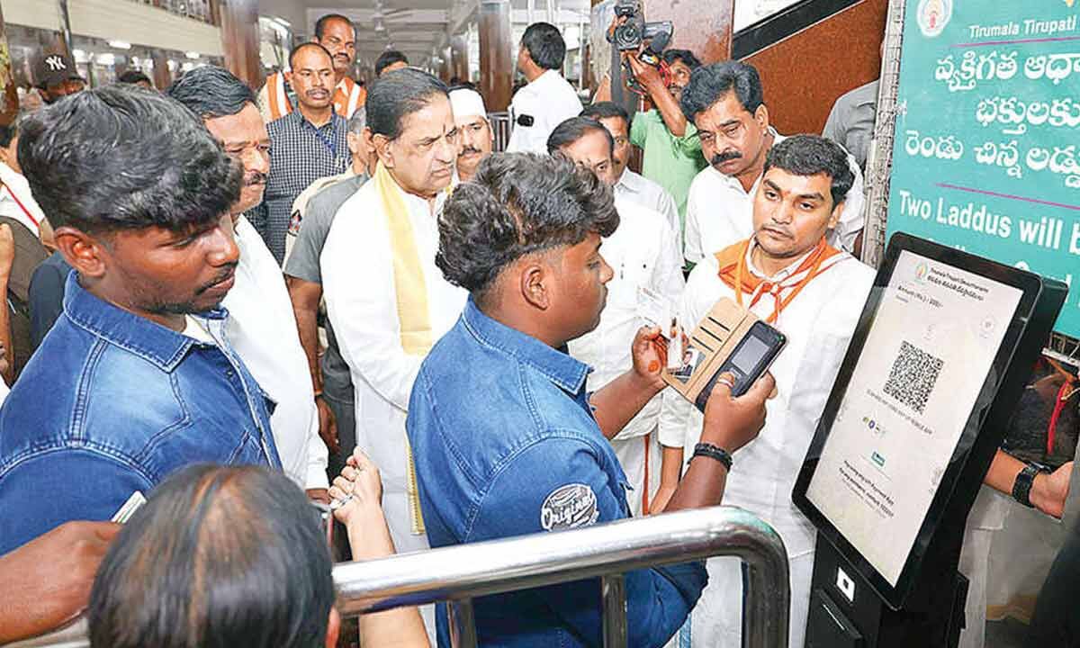 TTD chairman conducts surprise check at laddu counters