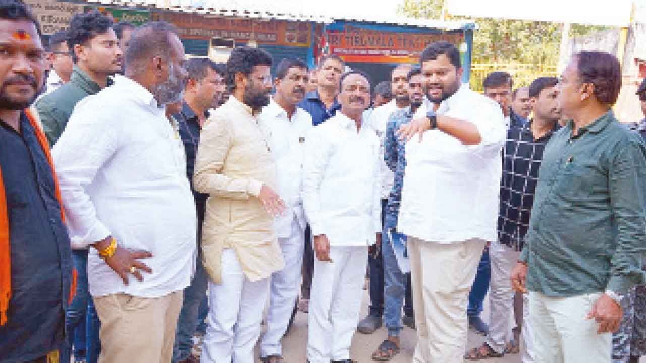 Design flaws trigger protest over Fox Sagar Canal Bridge in Jeedimetla