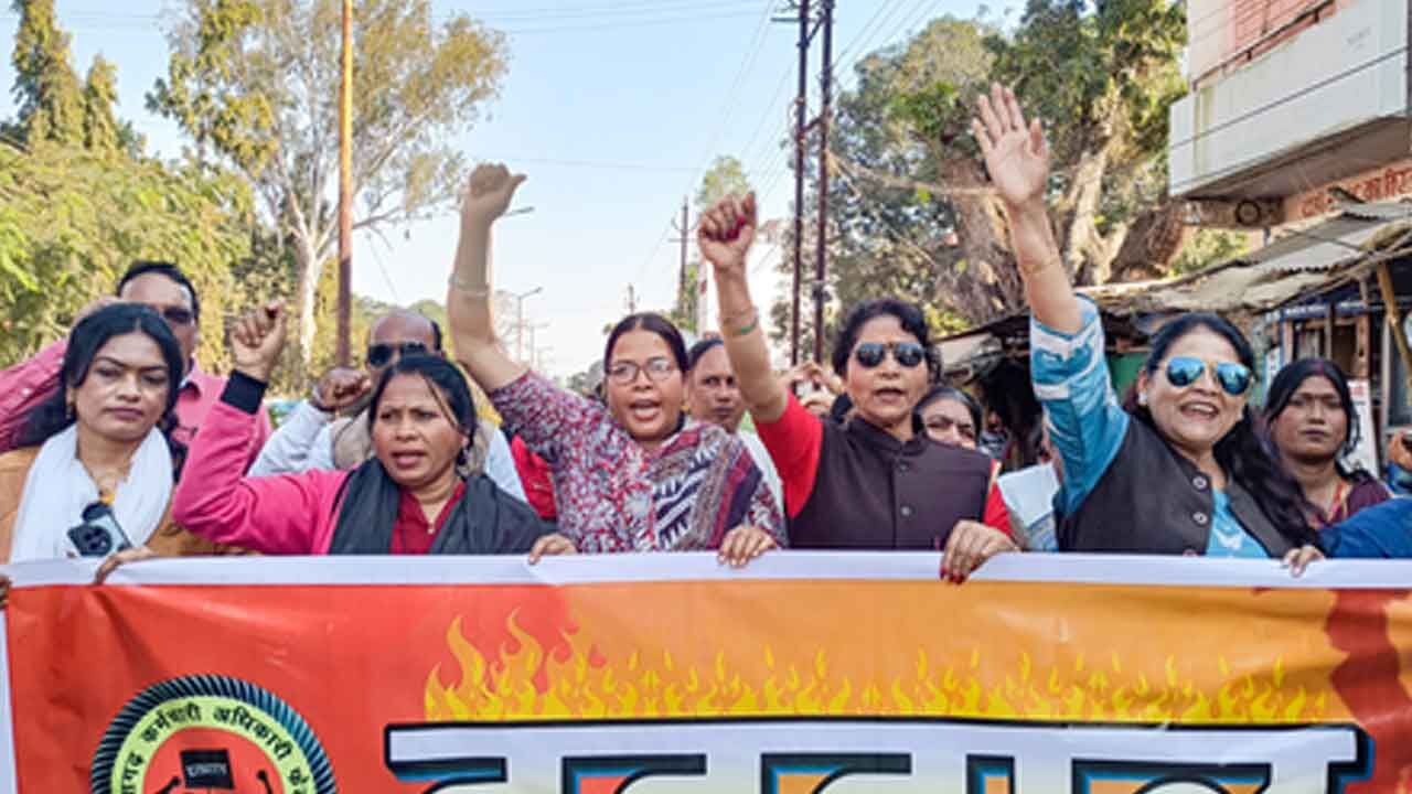 Chhattisgarh govt employees on three-day strike