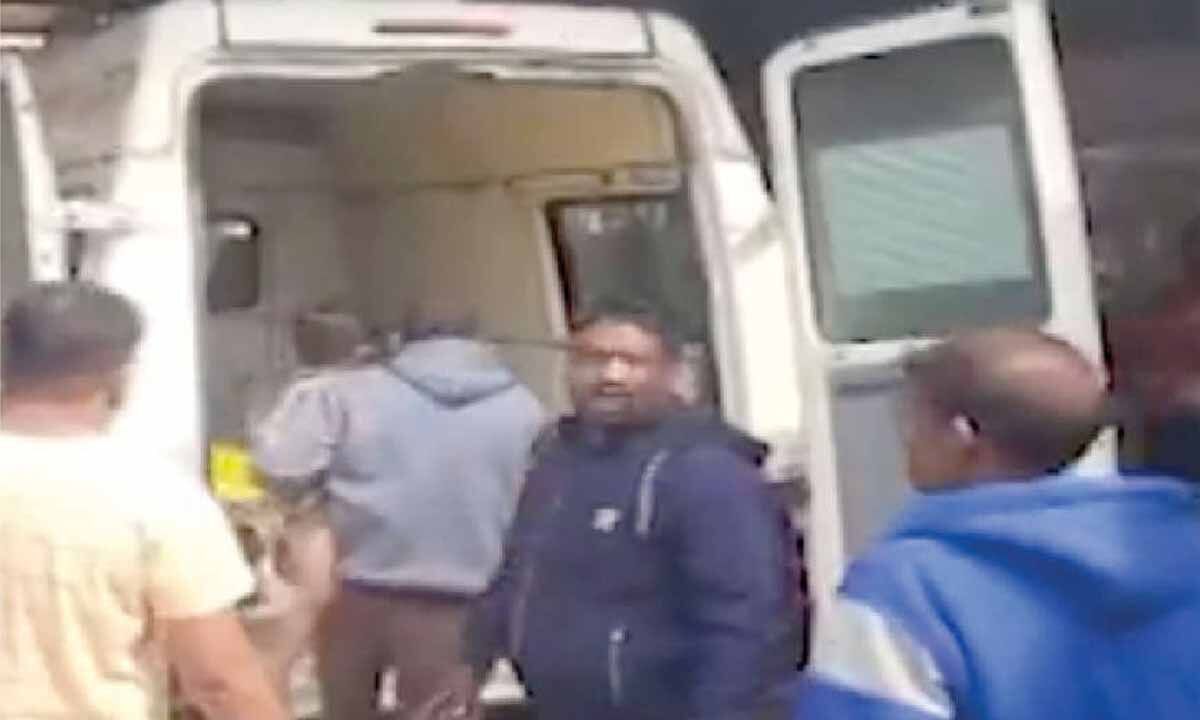 Boy guards dead father in bitter cold