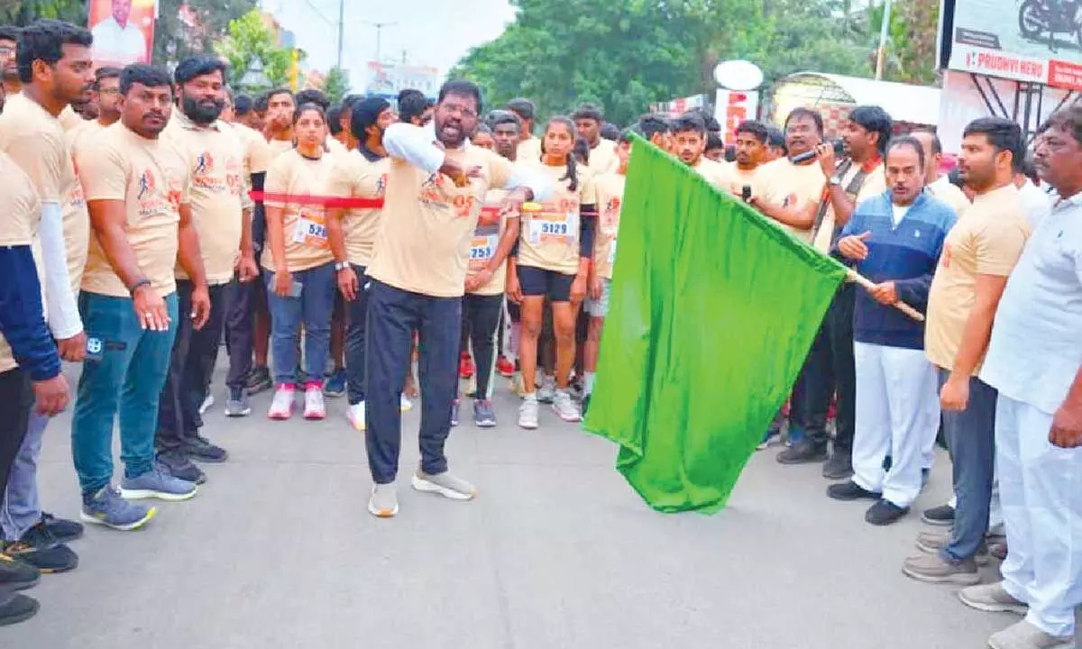 Youth marathon held to mark Swami Vivekananda birth anniv