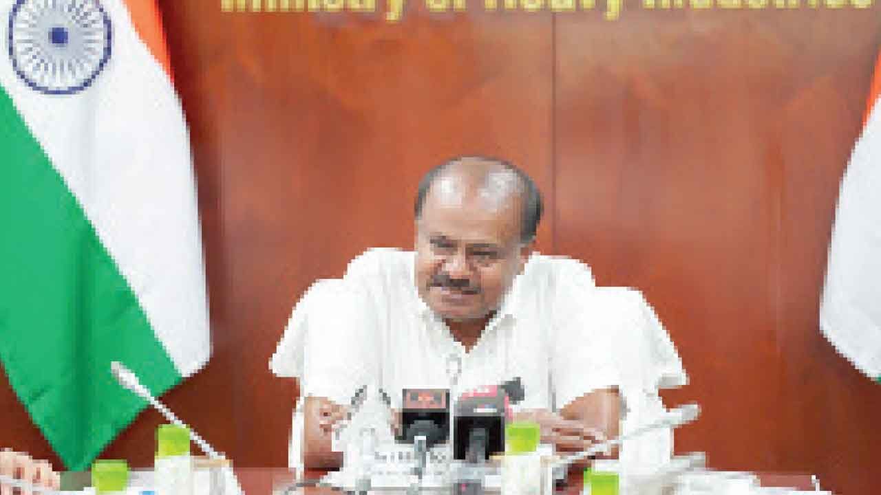 Kumaraswamy calls Chief Secy; BJP seeks arrest of Gowda